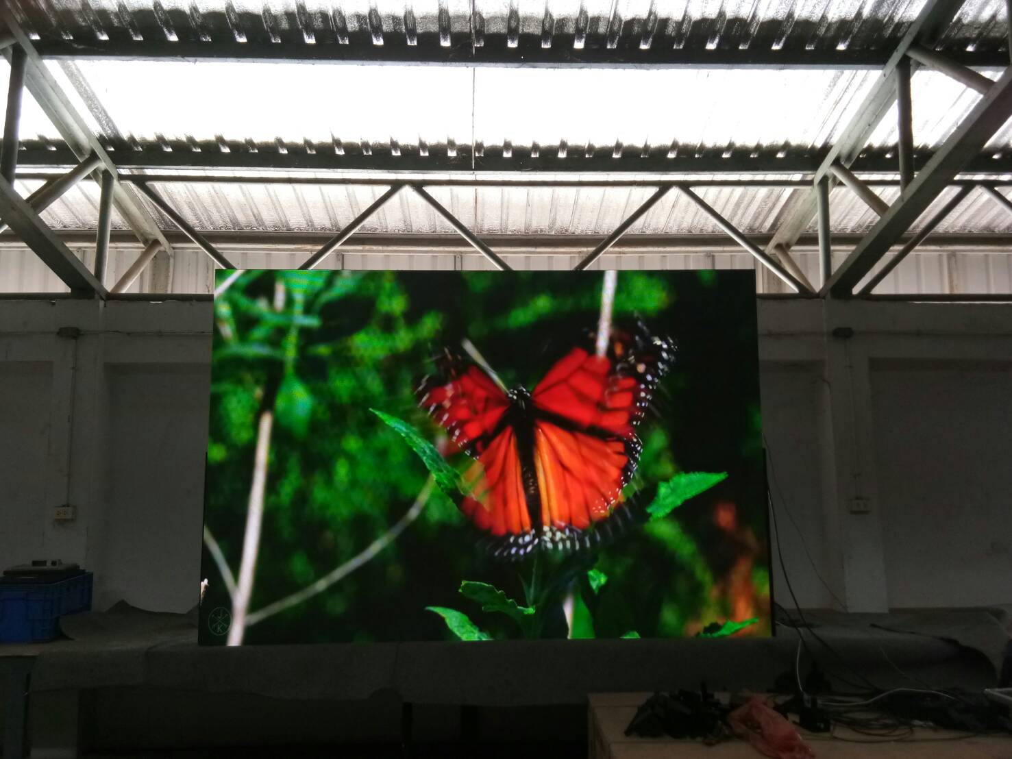 ความสามารถและการใช้งานของ จอ LED ในอุตสาหกรรม สื่อสาร - LED-KSD